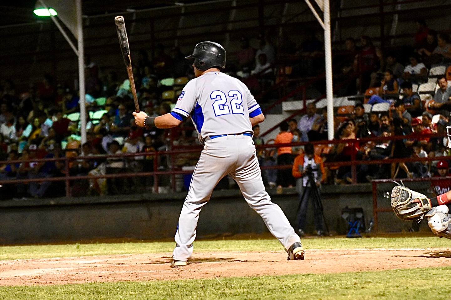 EN 14 ENTRADAS MANZANAROS GANA 10-8: COMBINACION HIT DE VICTOR HUGO Y ...